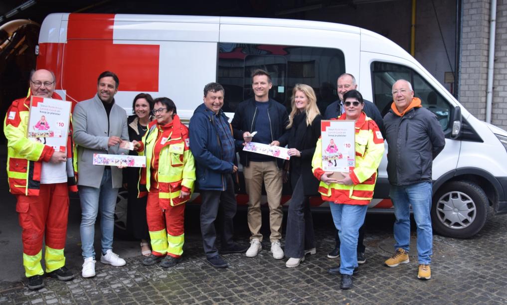 Blind Getrouwd-gezichten geven aftrap pleisterverkoop van Rode Kruis Vlaanderen | Showbizzsite